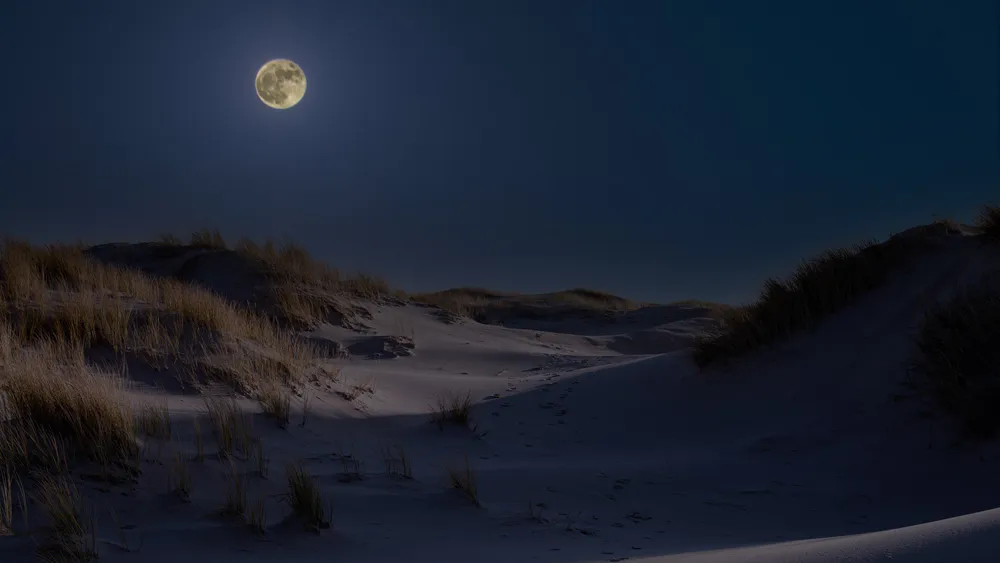 Обрезать вручную обои Moon Around a Desert, Луна, Around, Пустыня, 2K ...