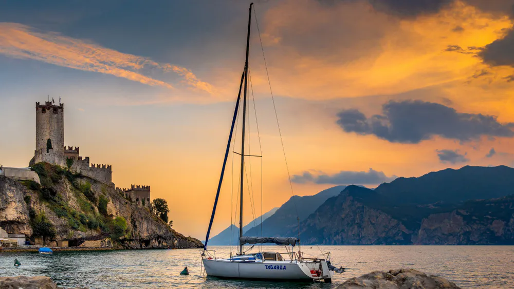 Manually crop Lake Garda, Lake, Garda, Yacht, Lock, Sunset wallpaper to ...