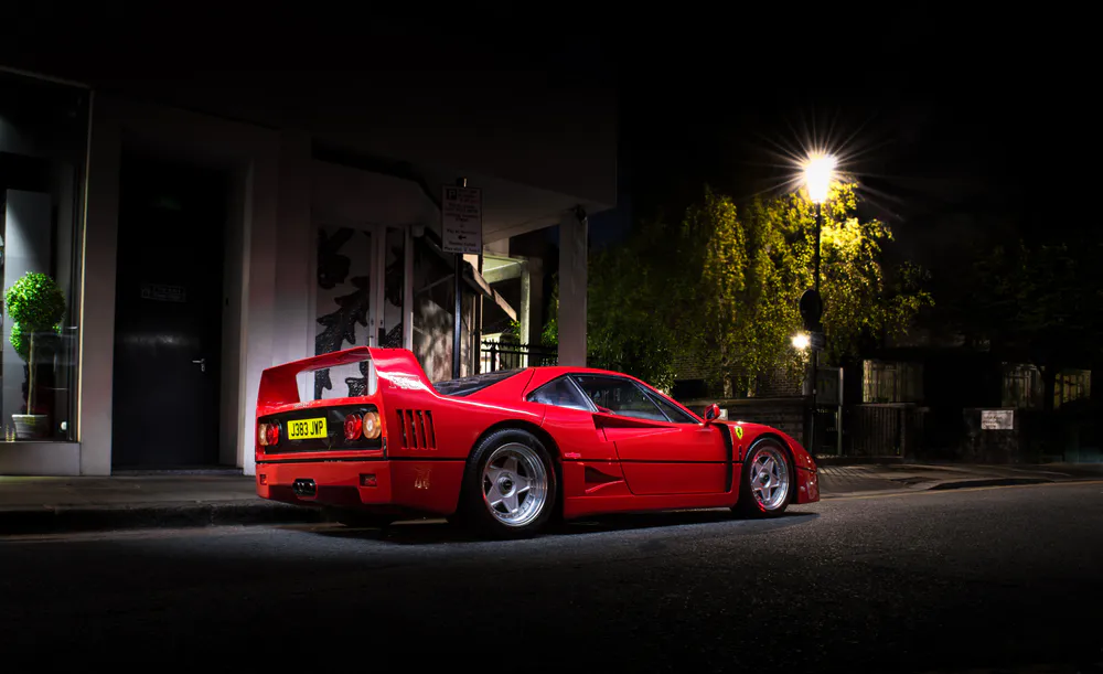 Manually crop Ferrari F40, Night, Street lamp wallpaper to 2560x1440 resolution to your desktop