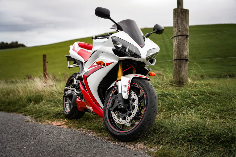 Обрезать вручную обои Yamaha Yzf R1, White, Grass, Yamaha, Yzf R1 в ...